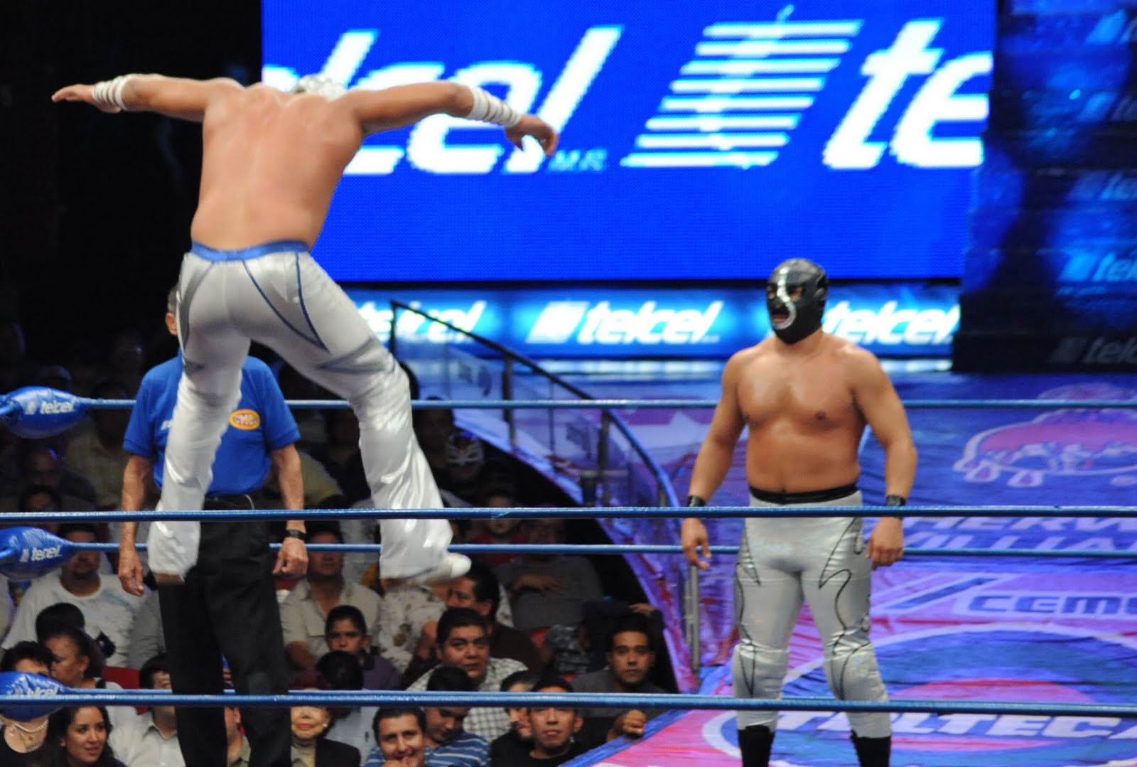 El Divan de Diana: Mexican Wrestling aka Lucha Libre