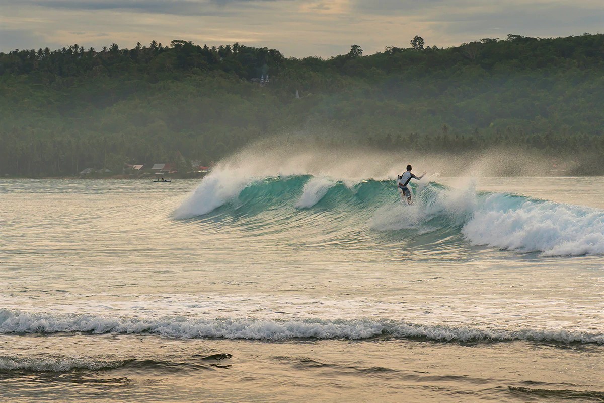 ‘All Time Nias’ Surfing at Sorake Bay and Lagundri Beach - Tourism ...