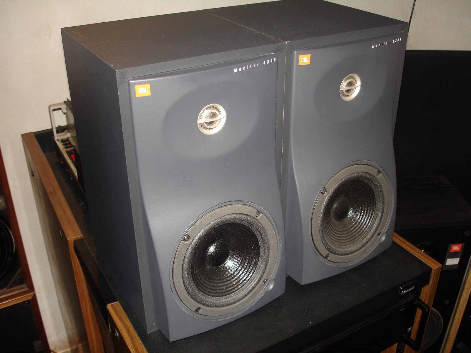 AUDIOGASTY: JBL 4206