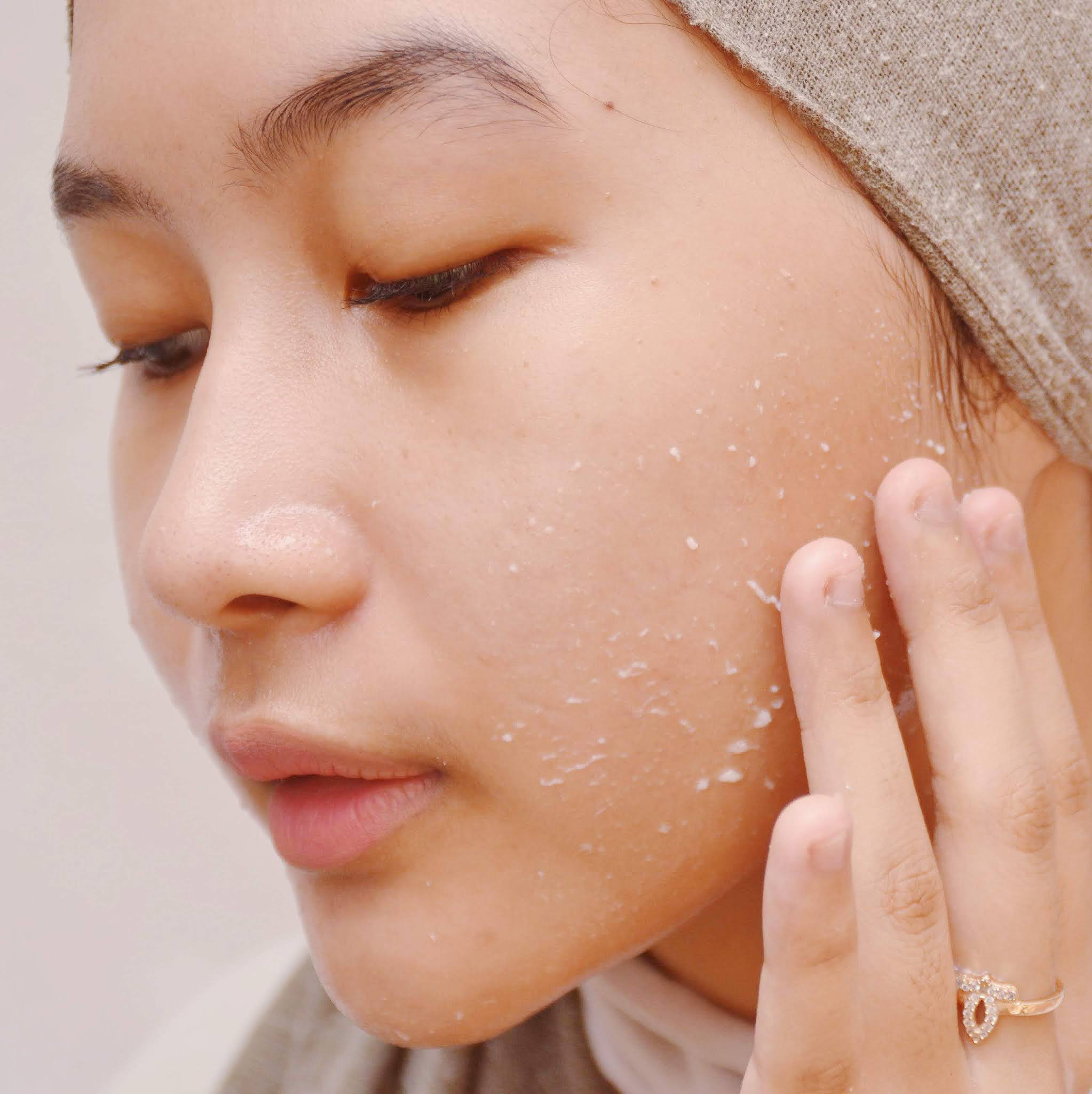 Rekomendasi Physical Exfoliant: Mineral Botanica Enzymatic Dual Action ...