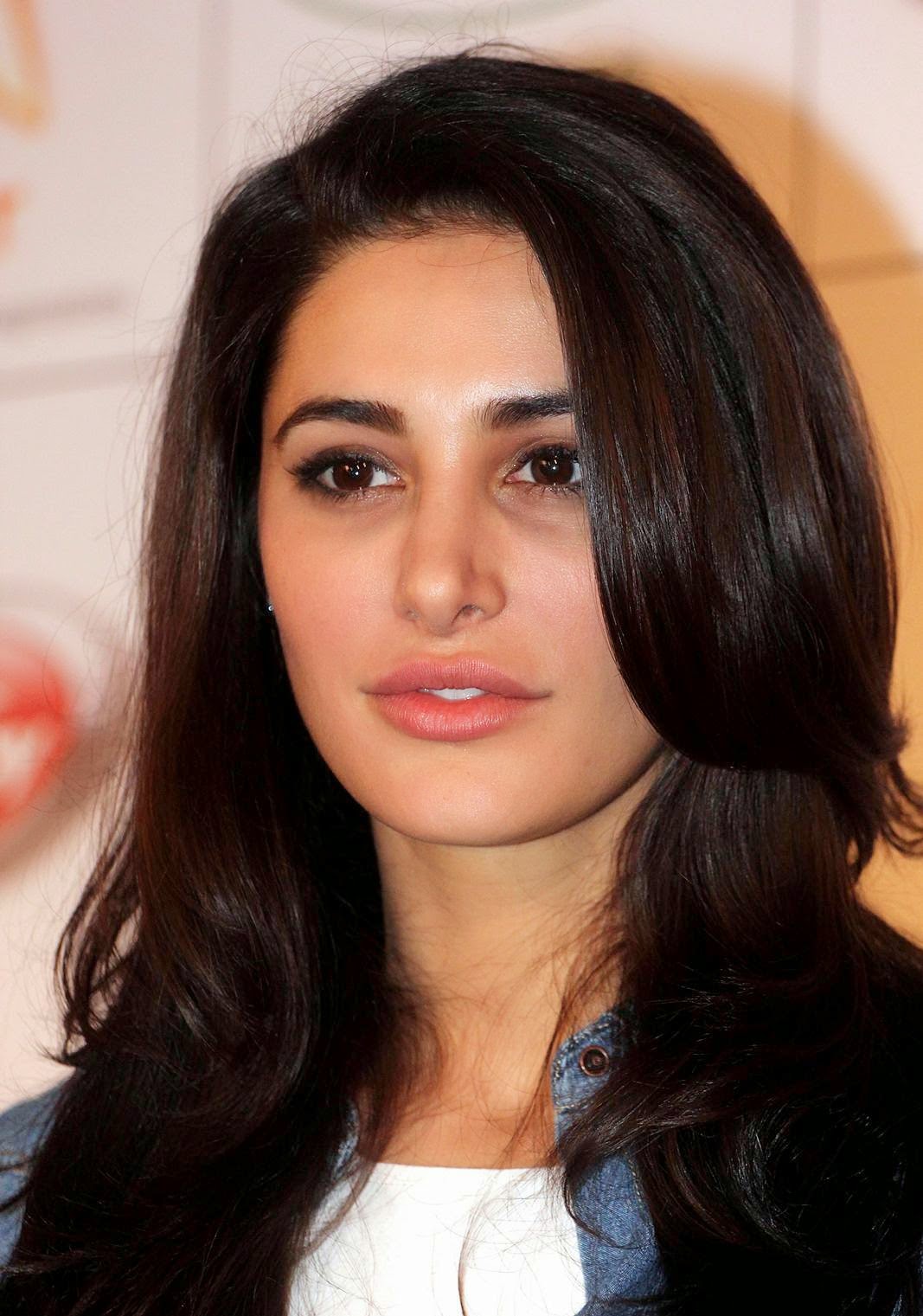 High Quality Bollywood Celebrity Pictures: Nargis Fakhri Looks Super ...