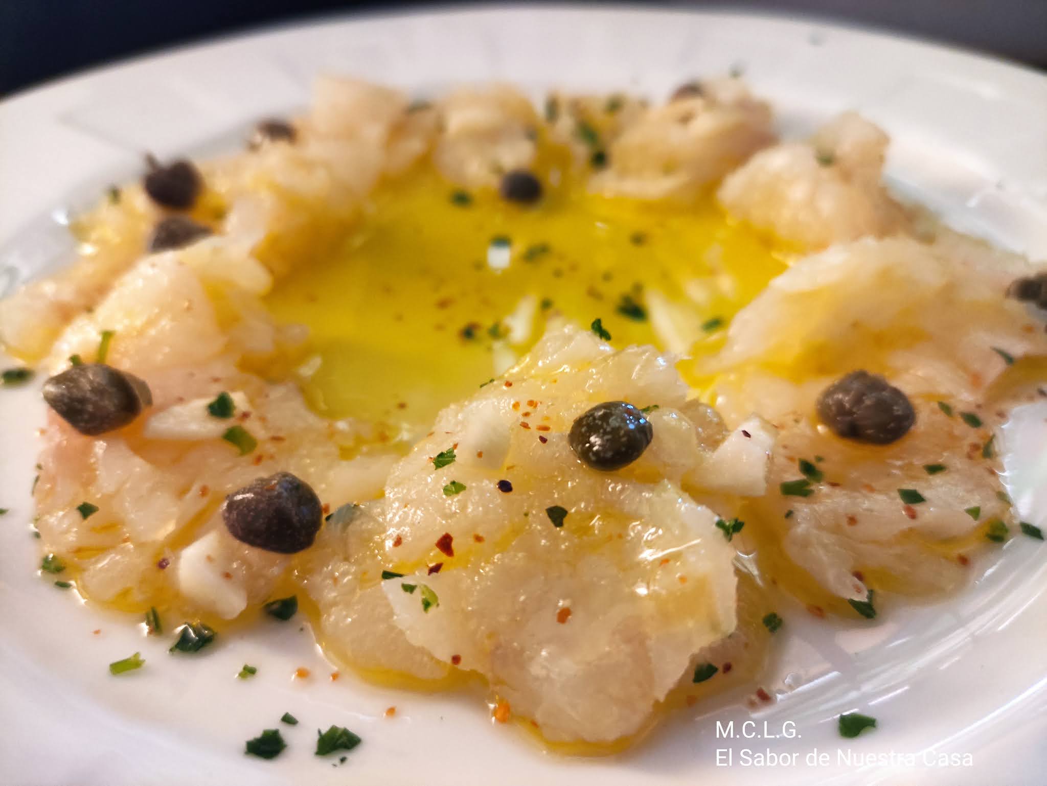 EL SABOR DE NUESTRA CASA: BACALAO EN ACEITE CON AJO Y GUINDILLA