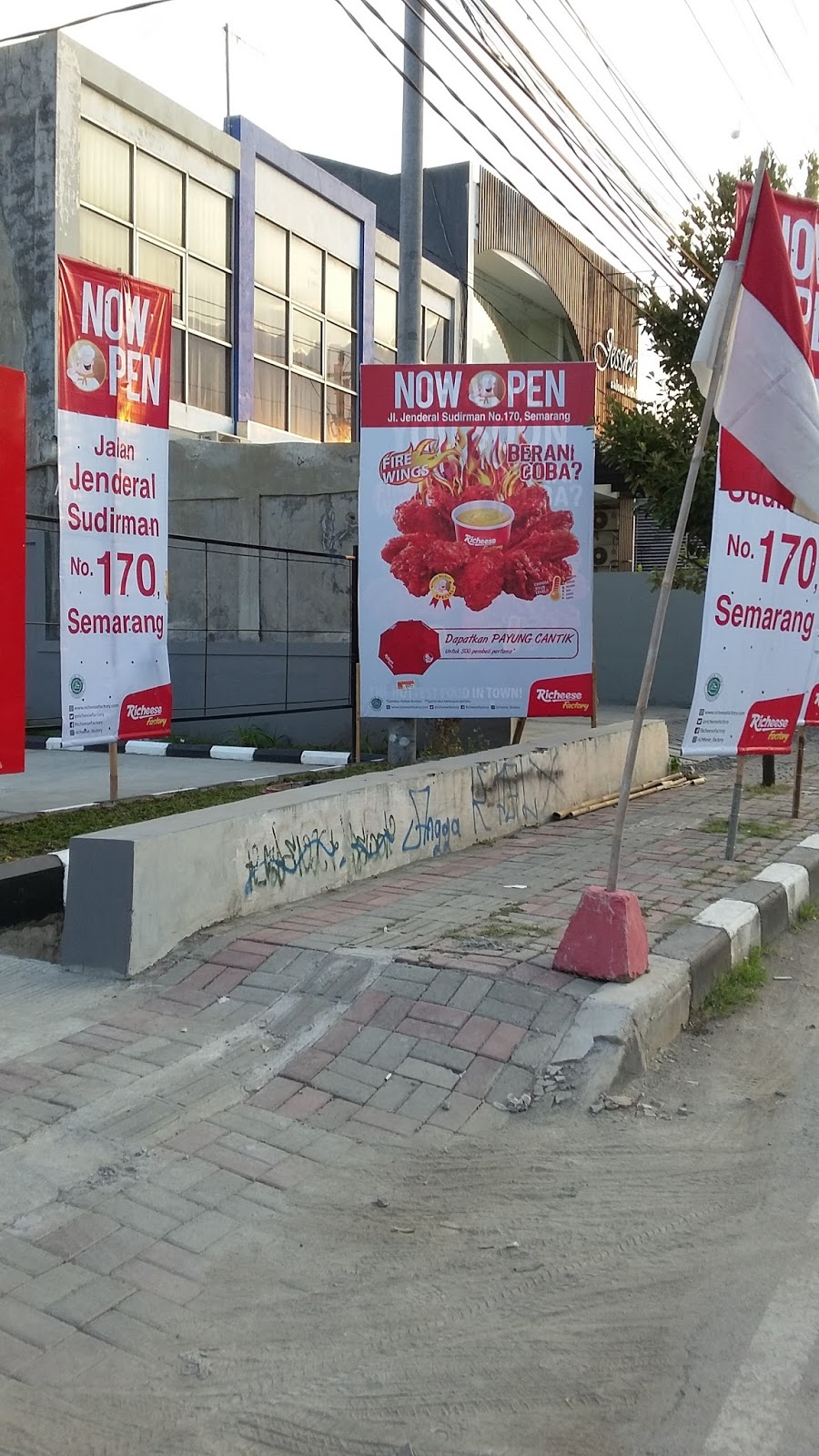 Baliho Resmi Semi Permanen Now Open Richeese Factory Outlet Sudirman ...