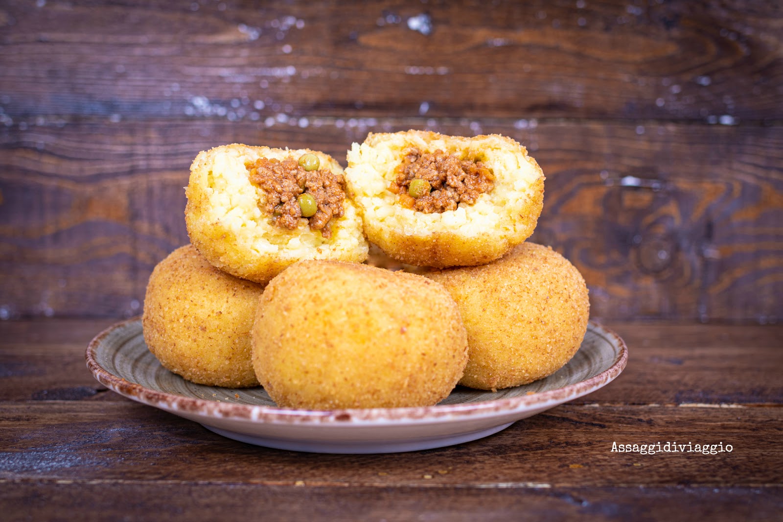 Arancini siciliani al ragù di carne | Assaggi di Viaggio
