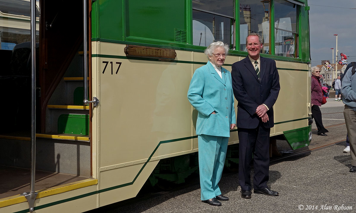 Blackpool Tram Blog: Balloon 717 renamed Walter Luff