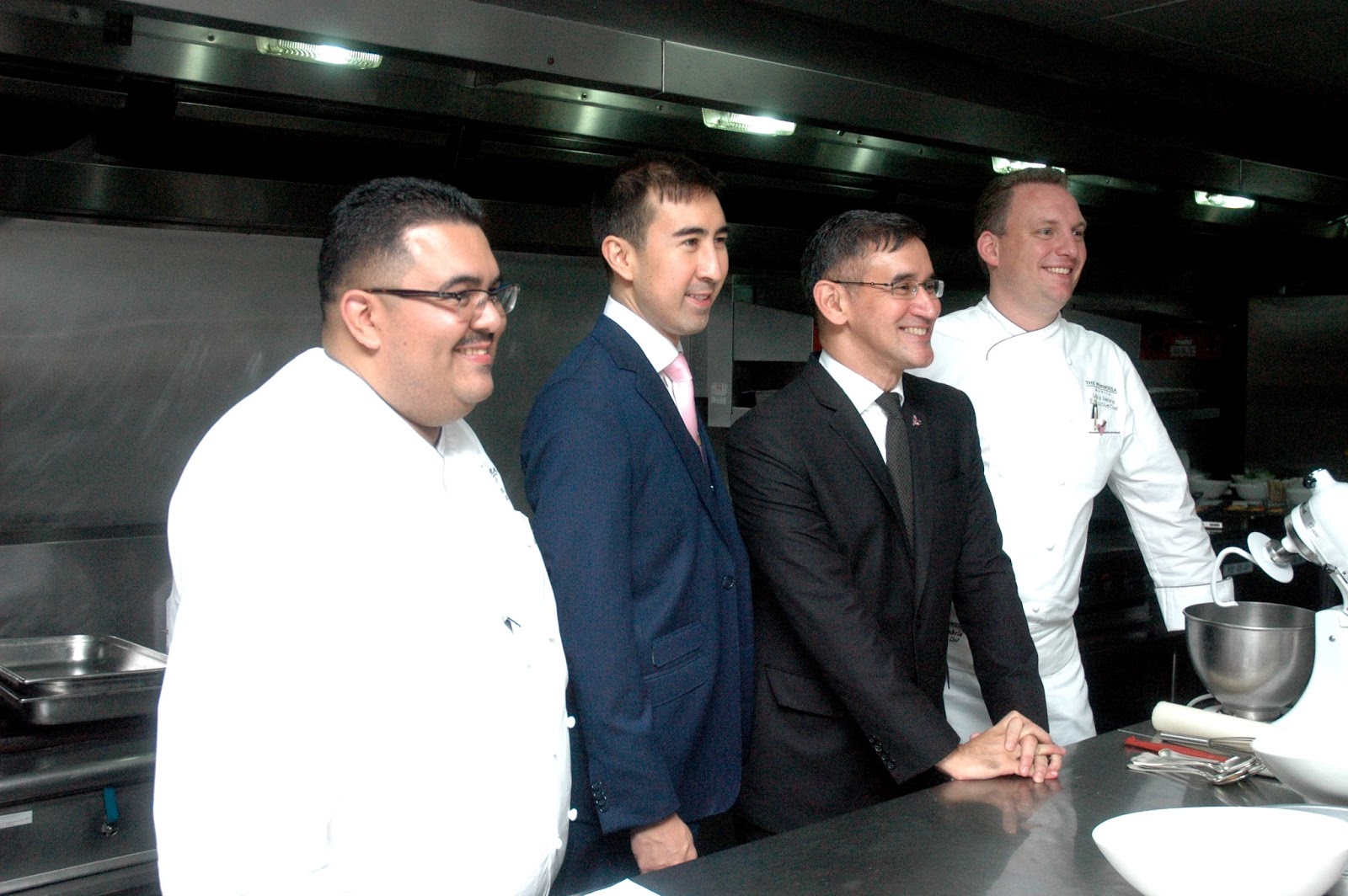 DUDE FOR FOOD: Celebrate Chicago at The Peninsula Manila