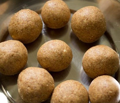 Moongfali Ke Ladoo