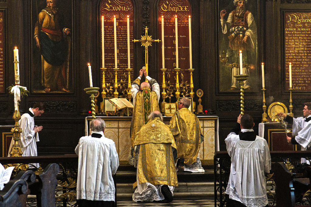 Streams of the River: Eucharistic Devotions (from Anglican and other ...