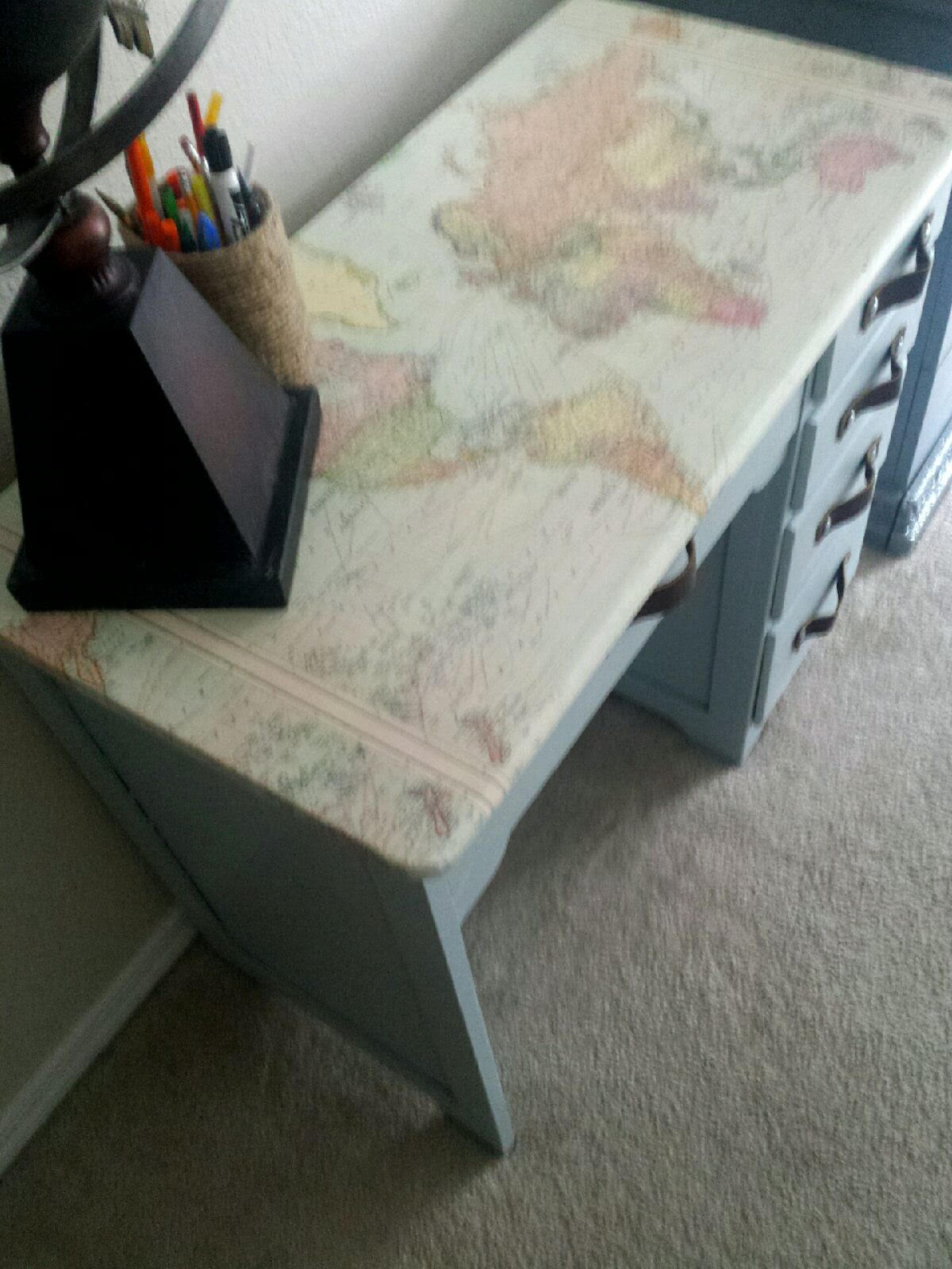 Southern Mom Adventures: DIY Decoupage world map desk