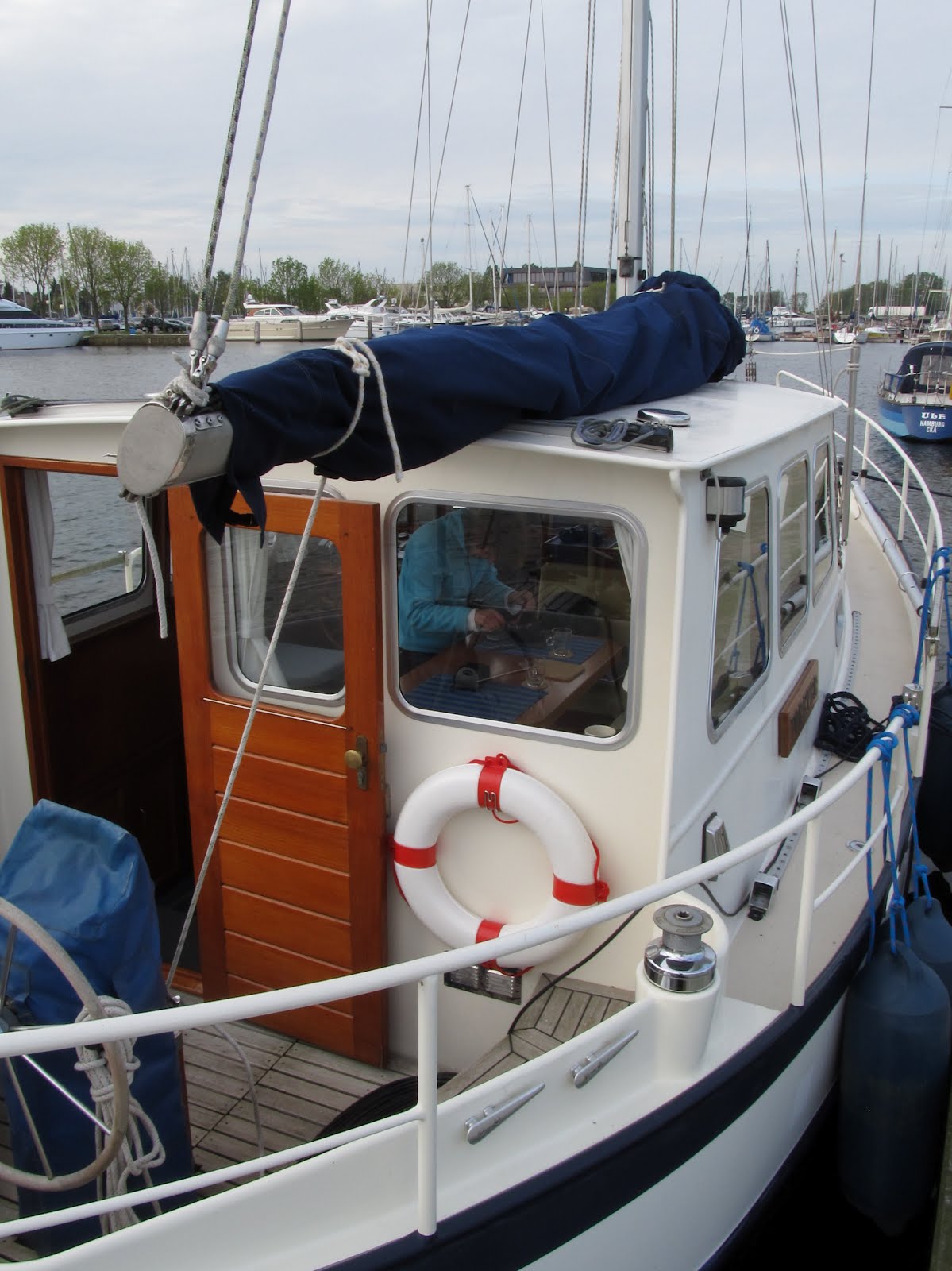 Motorzeilen: Maststrijkinstallatie