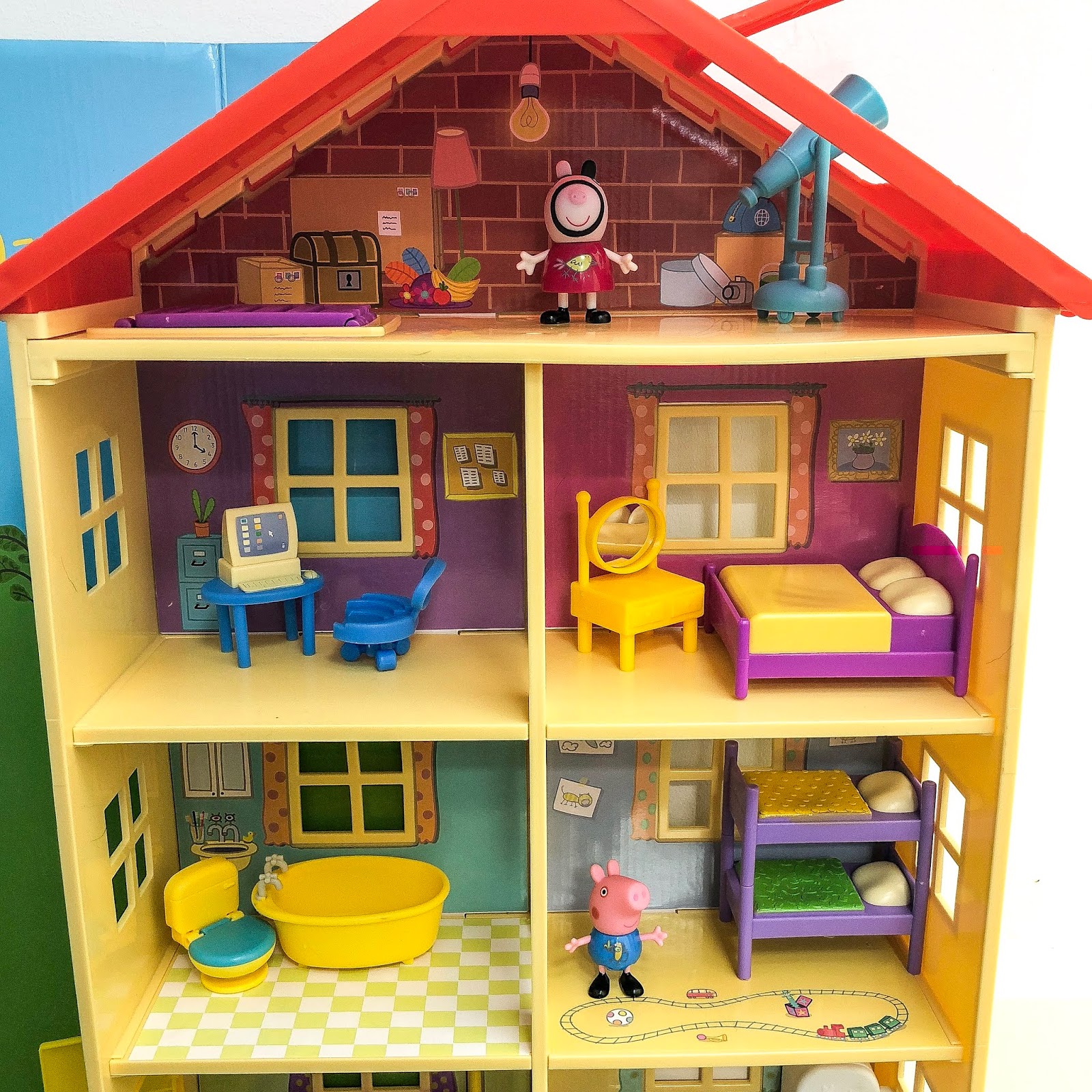 PRODUCT REVIEW: PEPPA PIG LIGHTS AND SOUNDS FAMILY HOME | The Beauty ...