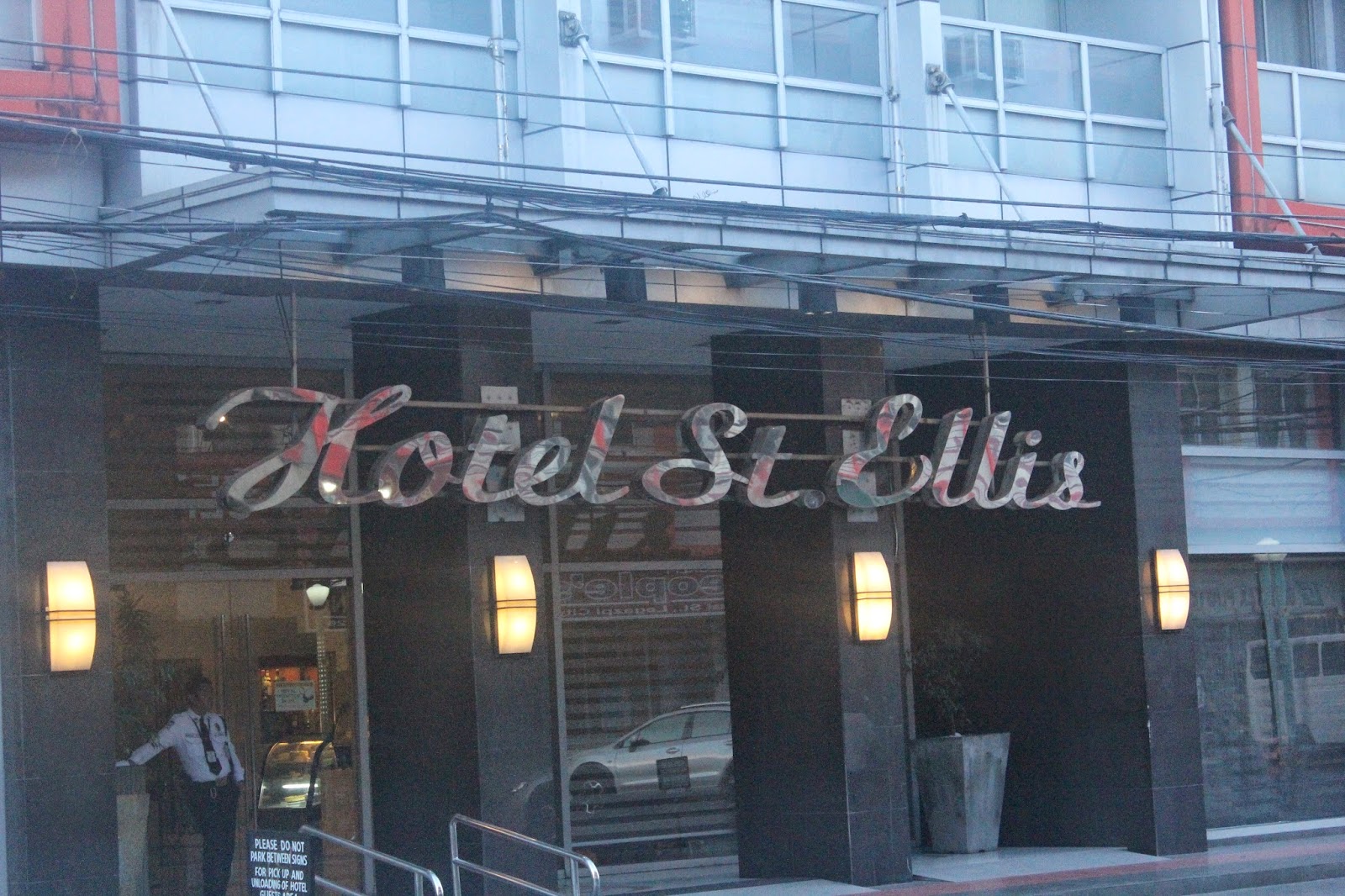 Stay, Stray, Play and Feast: Crossroads Cafe at Hotel St Ellis