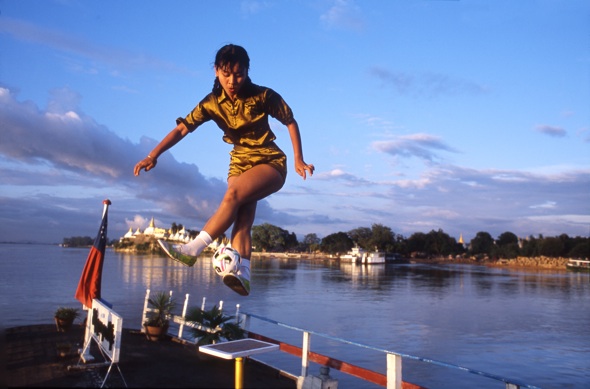 Travel Myanmar: Myanmar Traditional Chinlone (Cane Ball)