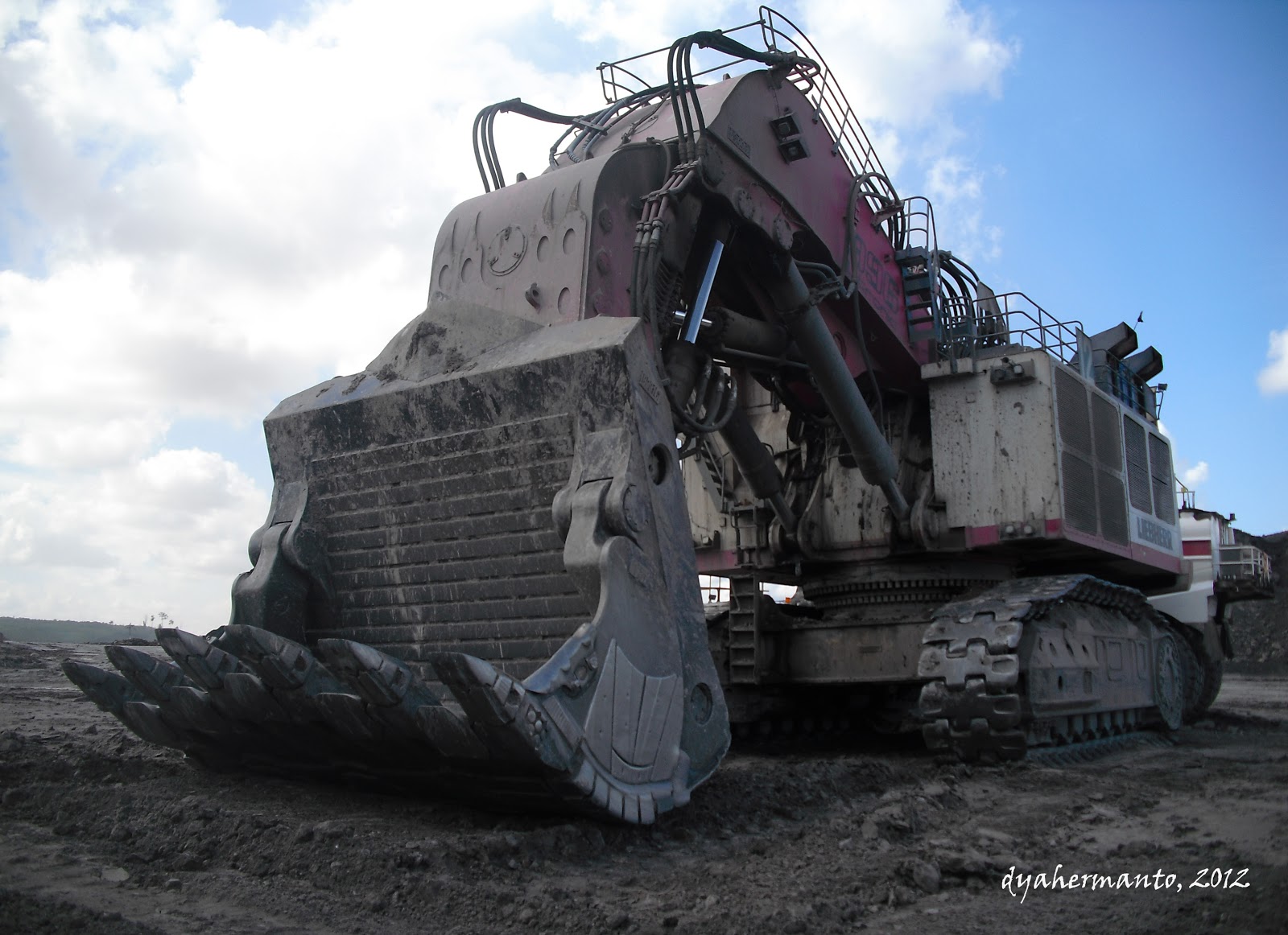 dyahermanto: Liebherr Shovel 996