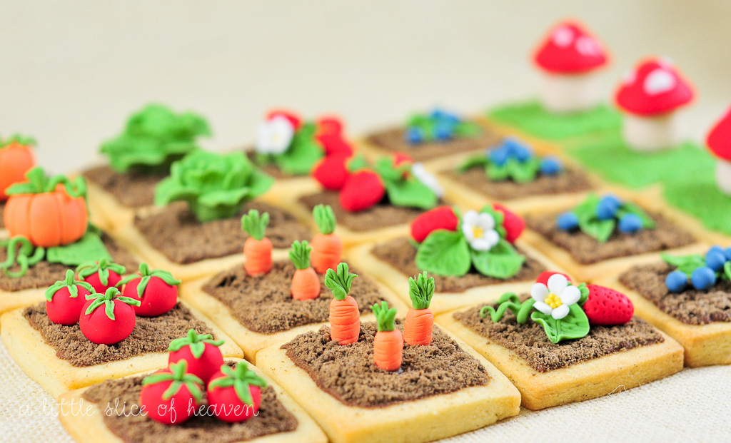 a little slice of heaven: Smurfs Garden Cookies