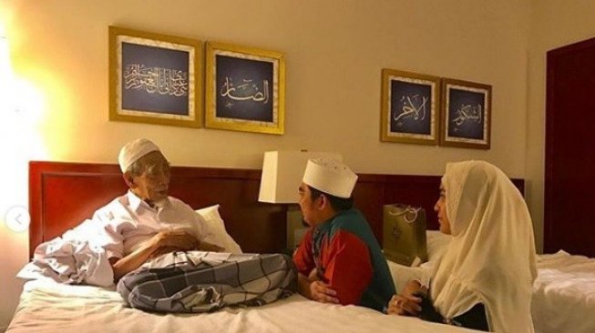 Pesan Mbah Moen : Tetap Berjuang Untuk Amar Ma'ruf dan Nahi Munkar Pesan Mbah Moen : Tetap Berjuang Untuk Amar Ma'ruf dan Nahi Munkar
