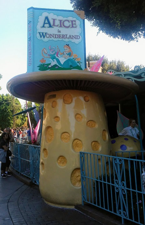 Living A Doll's Life : THEME PARK THURSDAY Alice in Wonderland & Mad ...