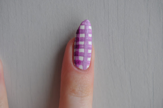 Gingham nail art and tutorial | Abbienail