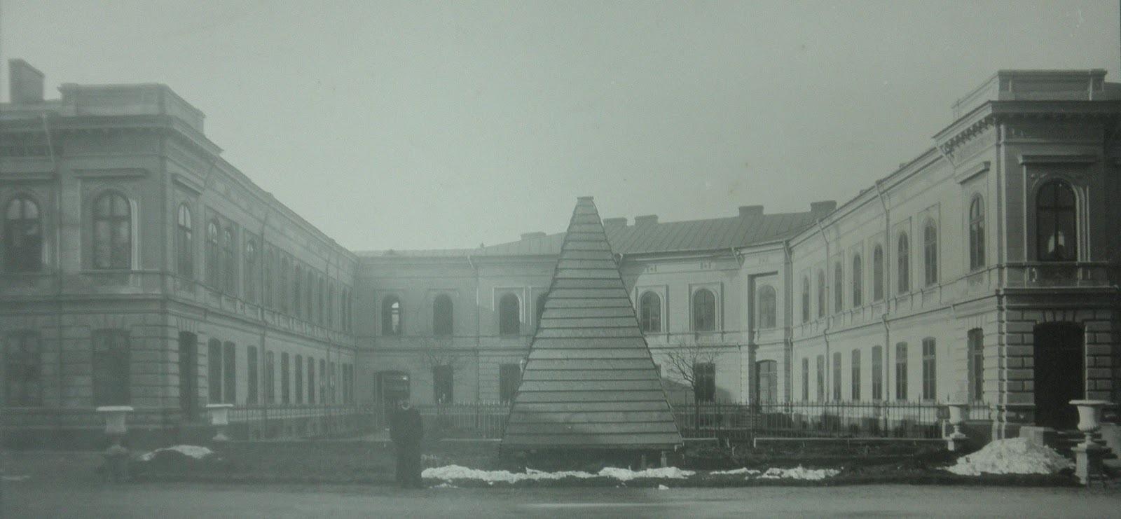 Așezămintele Brâncovenești: Arhitectul Carol Benisch (1822-1896)