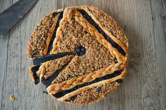 Greedy Girl : Blueberry-nut pie