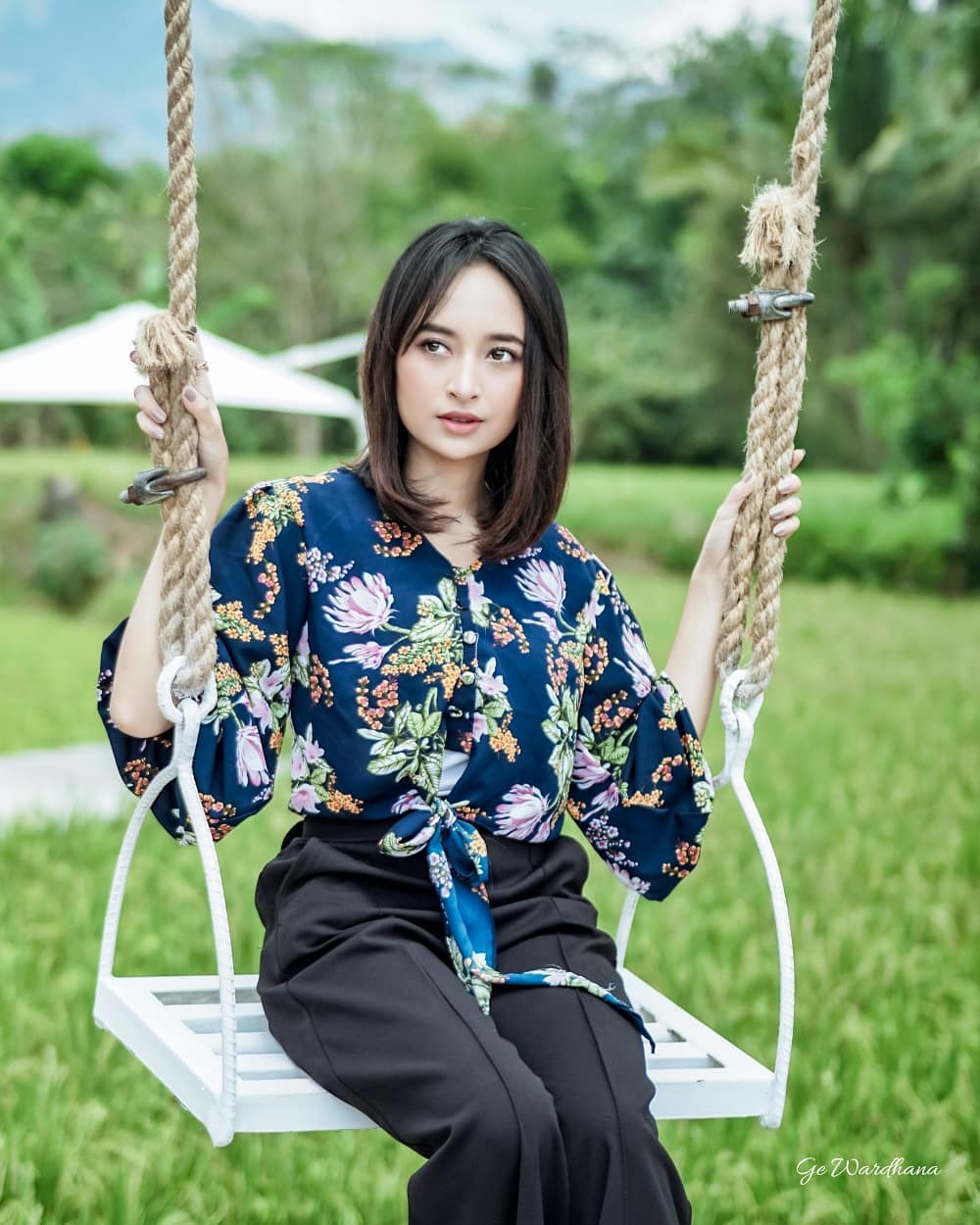 Svarga Bumi di Magelang , Wisata Spot Foto Tengah Sawah Yang Menawan