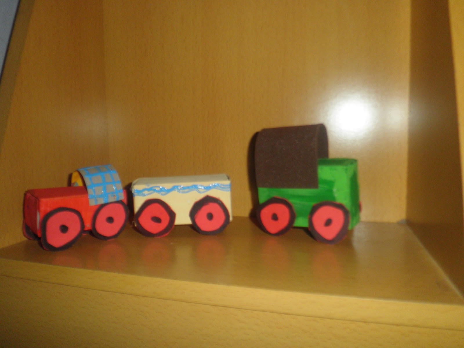 Crear para nuestros bebés...: Tren de Carton para decorar !! :)