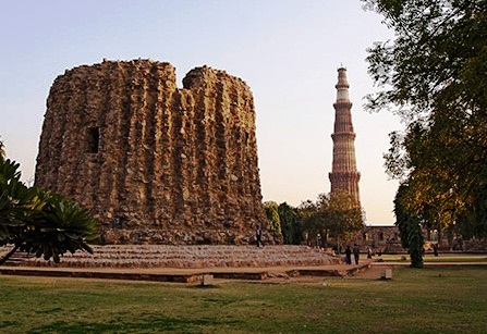 Alai Minar, unfinished tower built by Aladdin Khilji (1311 AD ...