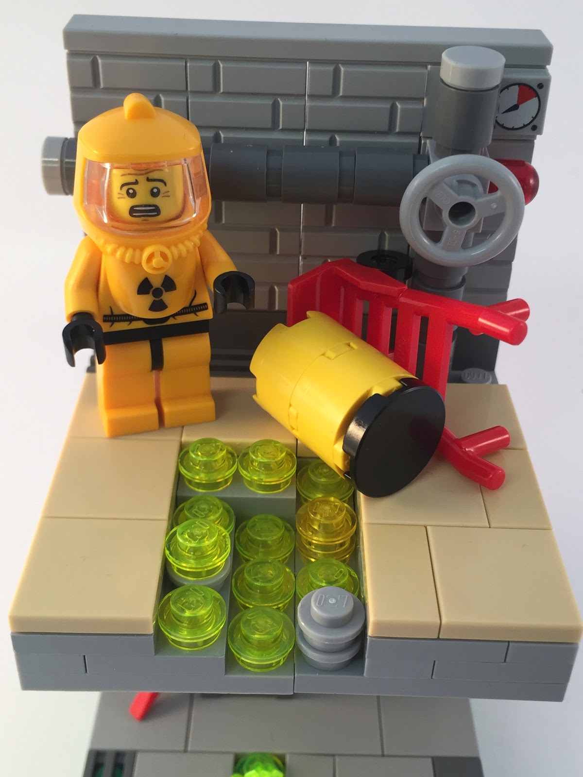 Lego Minifigure pictures: Custom Lego Scene Hazmat Guy Breaking Bad ...