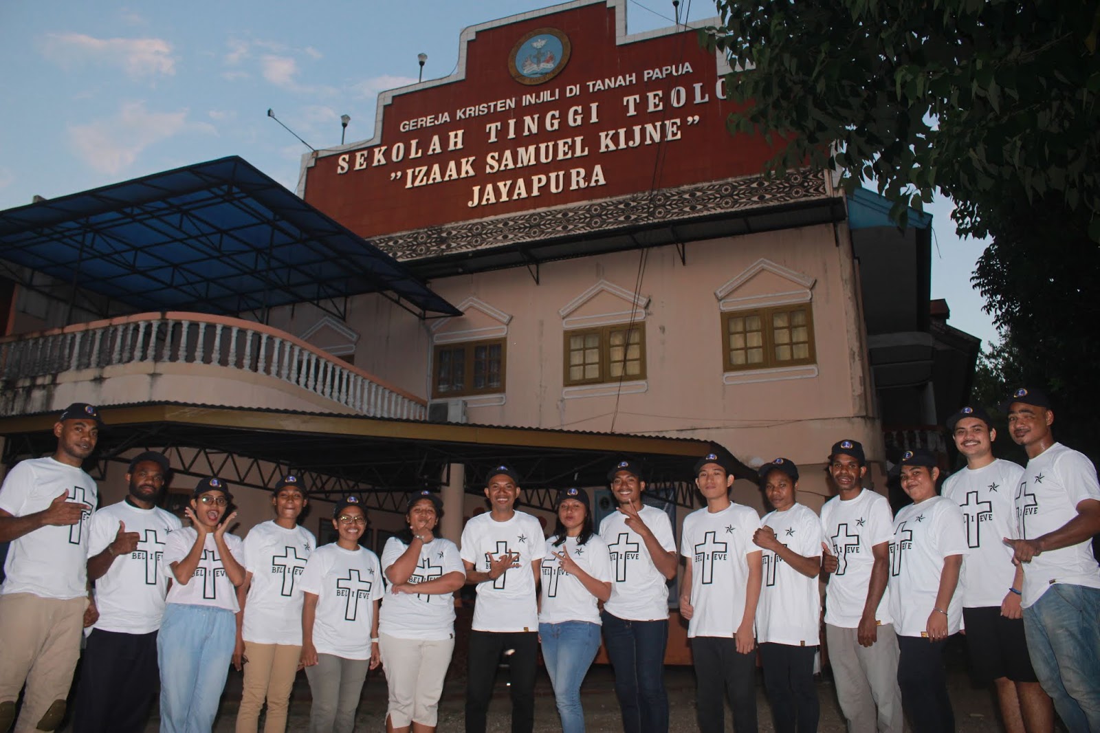 BADAN PENGURUS SENAT MAHASISWA STFT GKI I S KIJNE JAYAPURA MASA BAKTI ...