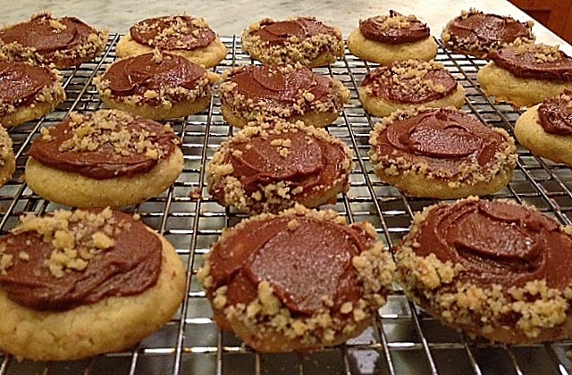A Cake Bakes in Brooklyn: Walnut Christmas Balls