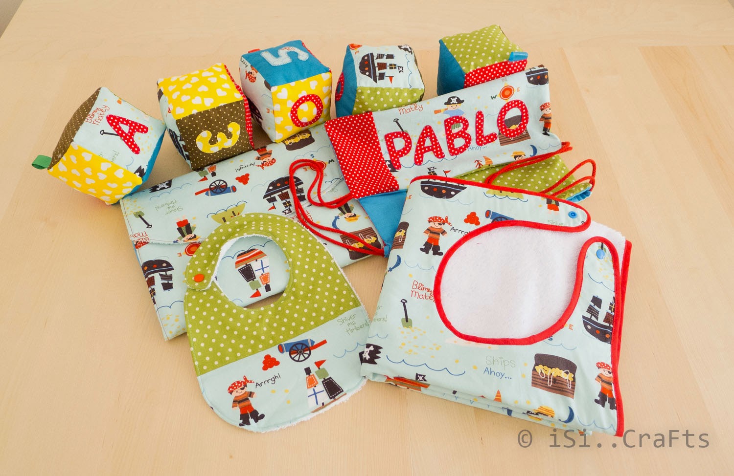 Isi...CraFts: 34 - Conjunto para PABLO (baby boy set)