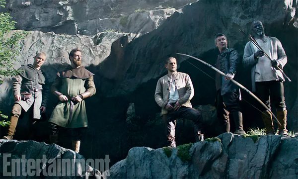 Nuevas imagenes de Charlie Hunnam y spot de El Rey Arturo - Cine ...