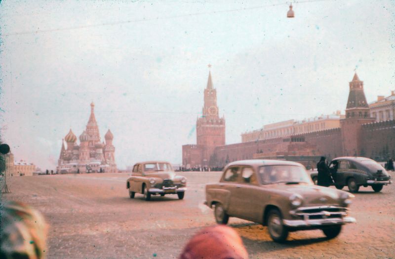 40 Fascinating Color Photos Capture Street Scenes of Moscow in the Mid ...