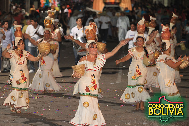 Santa Cruz: Trajes típicos de Santa Cruz