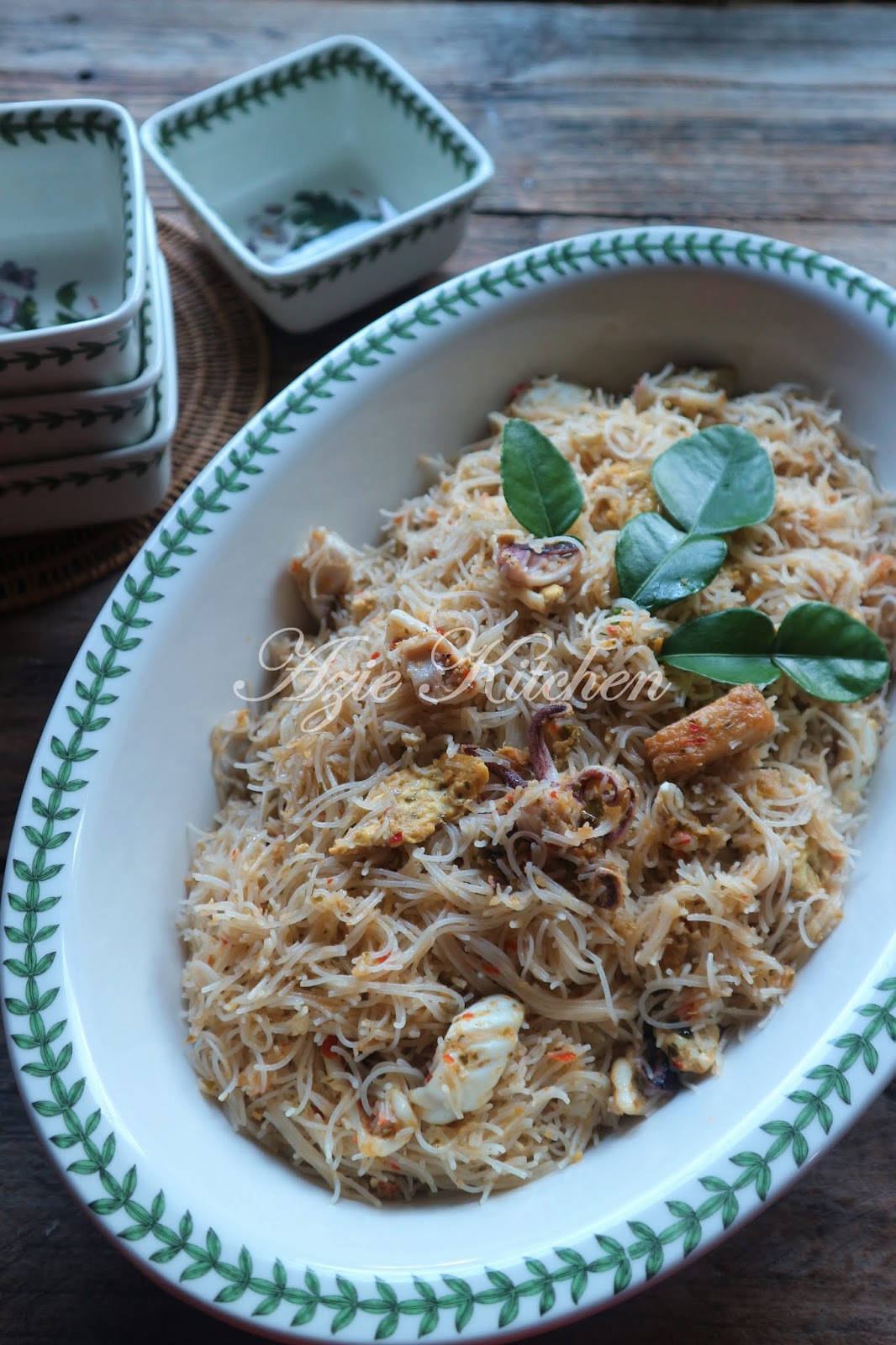 Mee Hoon Goreng Daun Limau Purut Yang Sedap - Azie Kitchen
