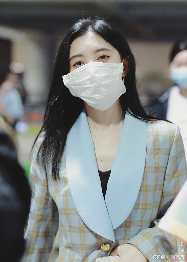 JU JINGYI GETS CRITICIZED FOR IMPROPERLY WEARING HER FACE MASK TO MAKE ...