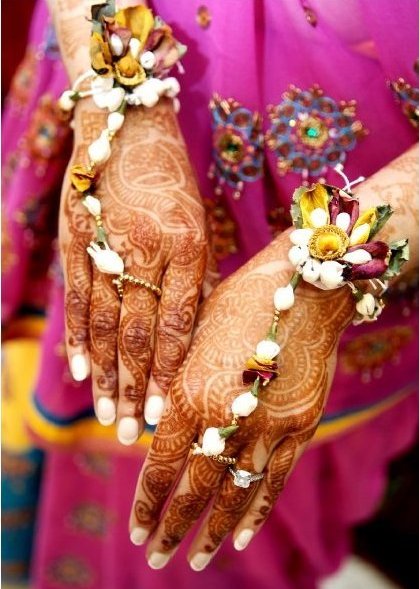 Shaadi Mubarak: Get dressed for your Mehendi Ceremony..!