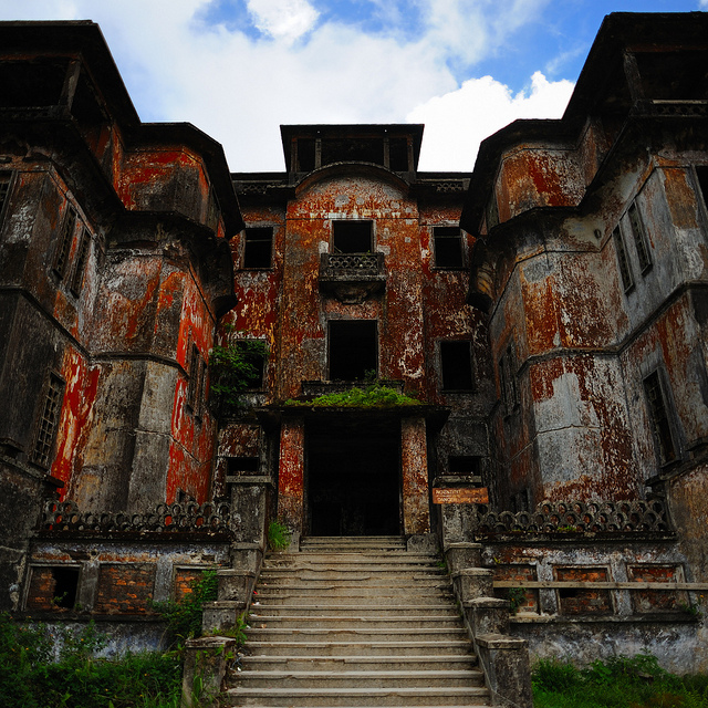 Synteza sztuk: Bokor Hill Station