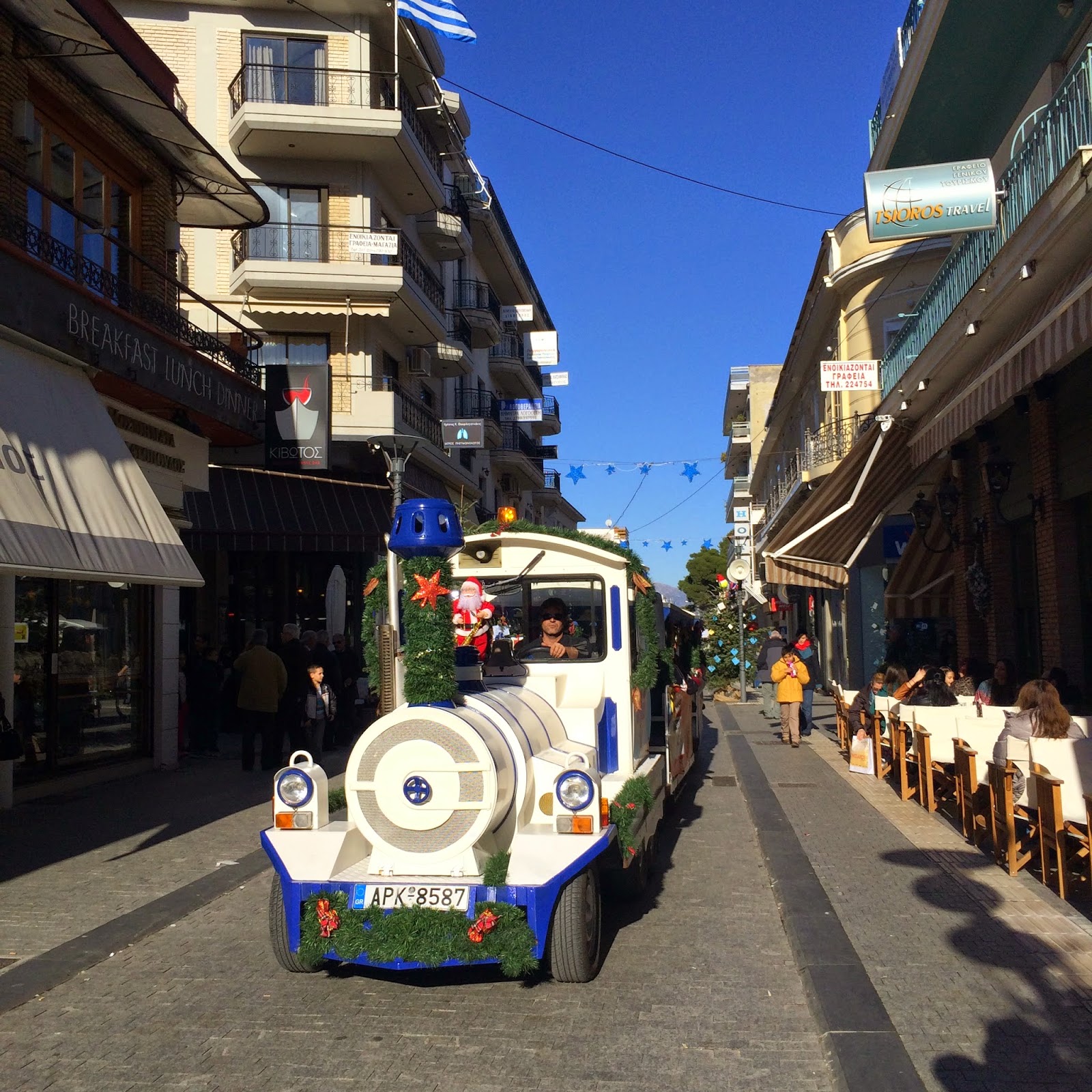 katoaptavlaki.blogspot: ΤΡΙΠΟΛΗ : ΟΛΗ Η ΠΟΛΗ ΜΙΑ ΓΙΟΡΤΗ