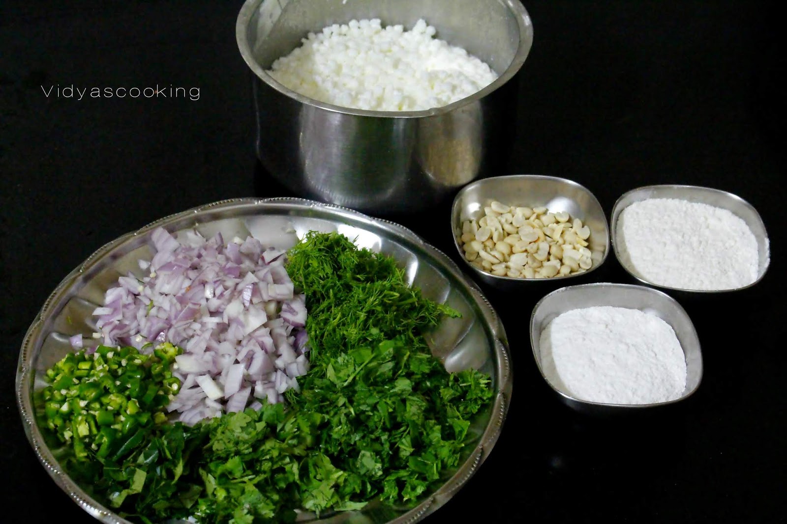 Tapioca Pearls / Javvarisi / Sabudana / Sabakki Vadai Recipe
