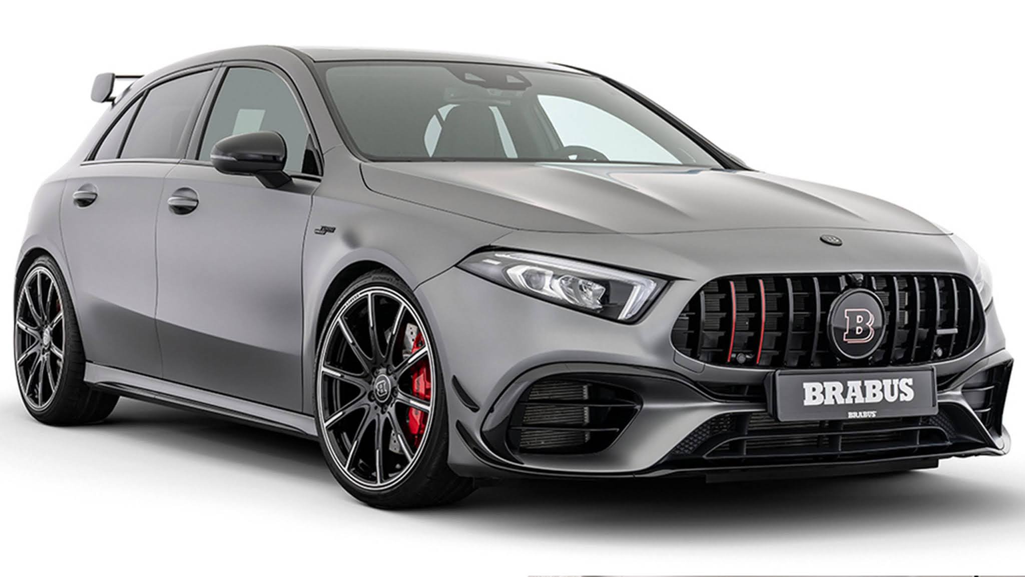 Mercedes-AMG A45 S ganha 450 cv, rodas 20 e suspensão rebaixada pela Brabus