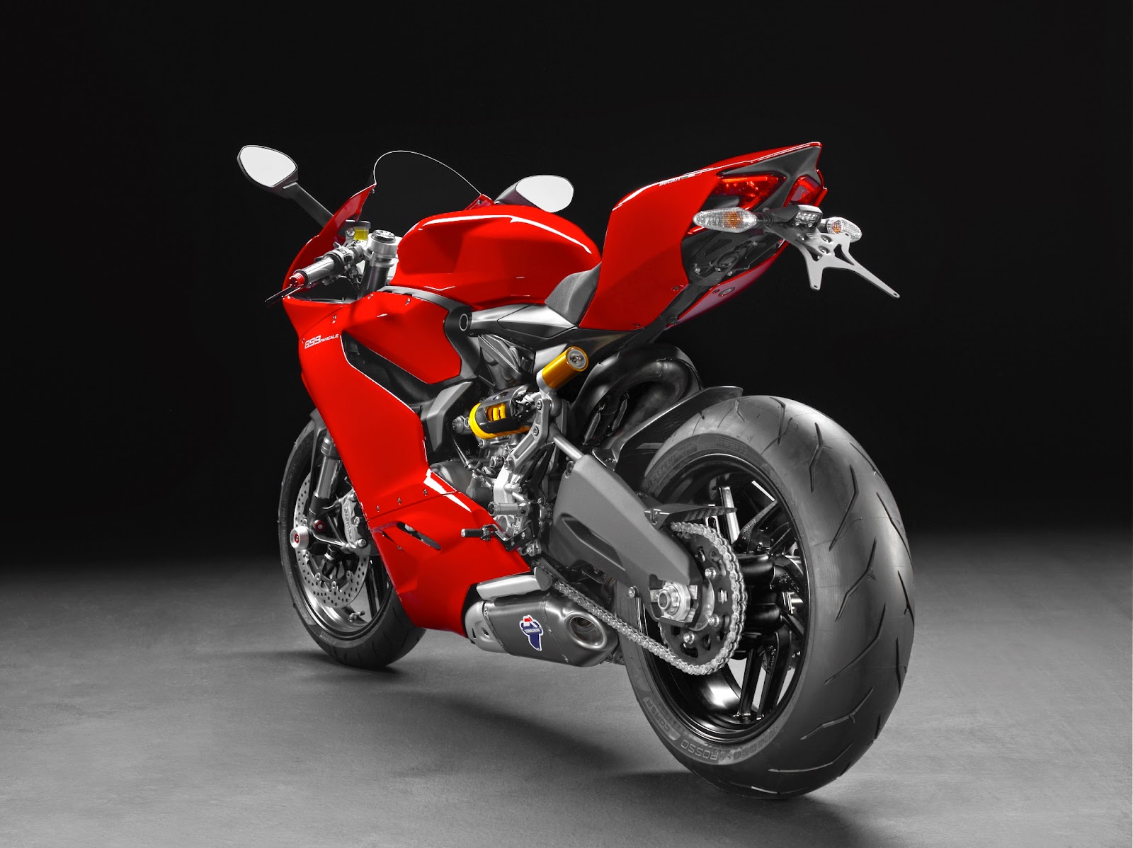 Vaune Phan: 2014 Ducati Panigale 899 - Sexy In A Way You Never Knew