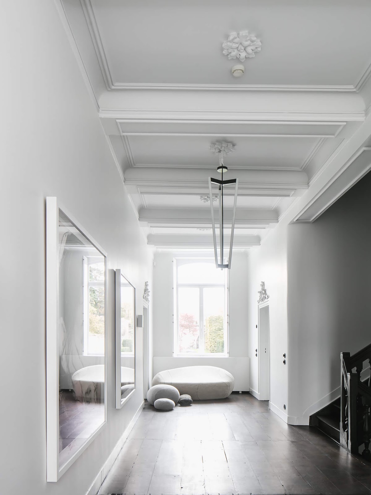 Monochrome House by Studio Niels