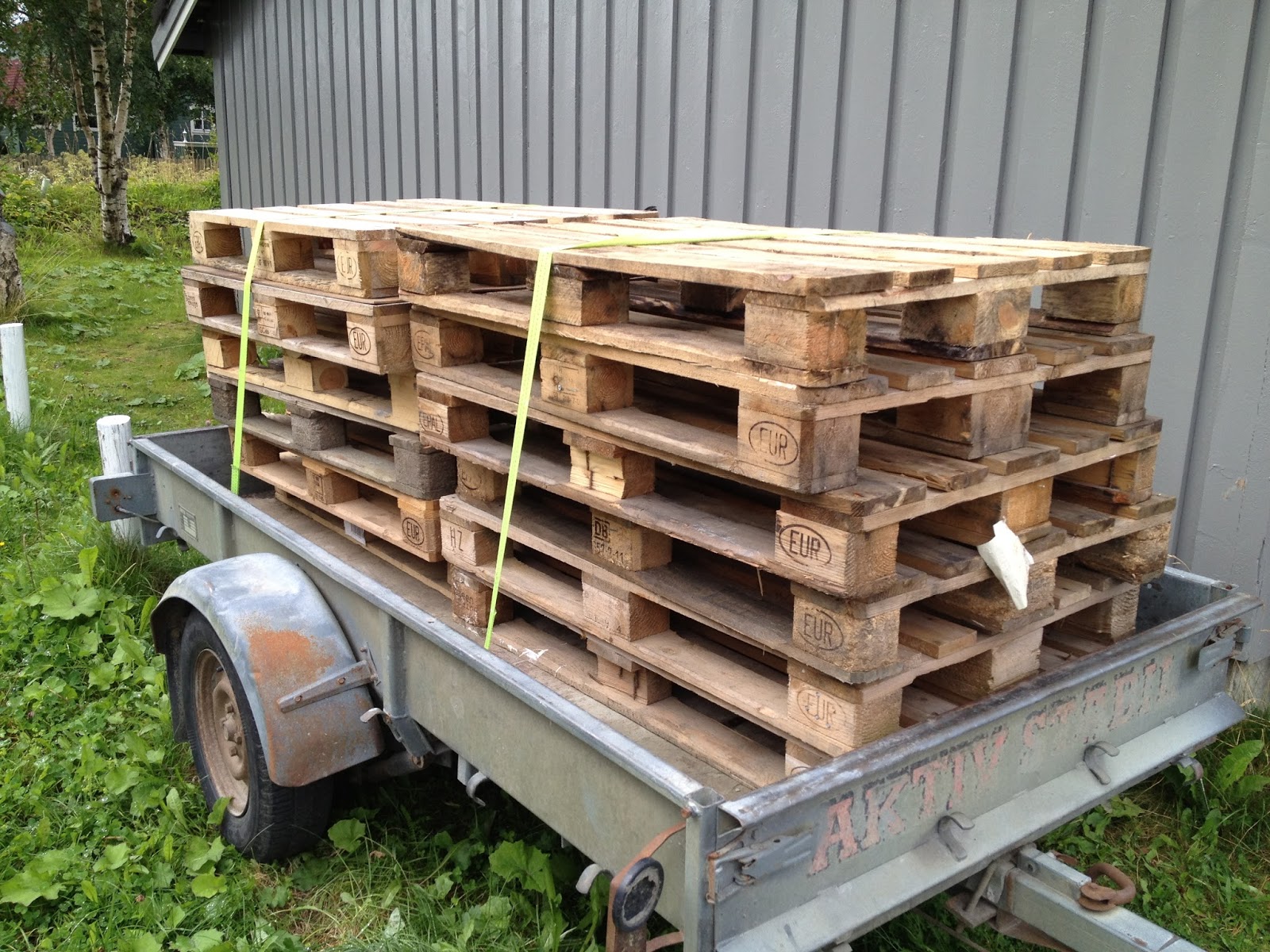 Mettes hjem: Stabel med paller er blitt til en pallelounge