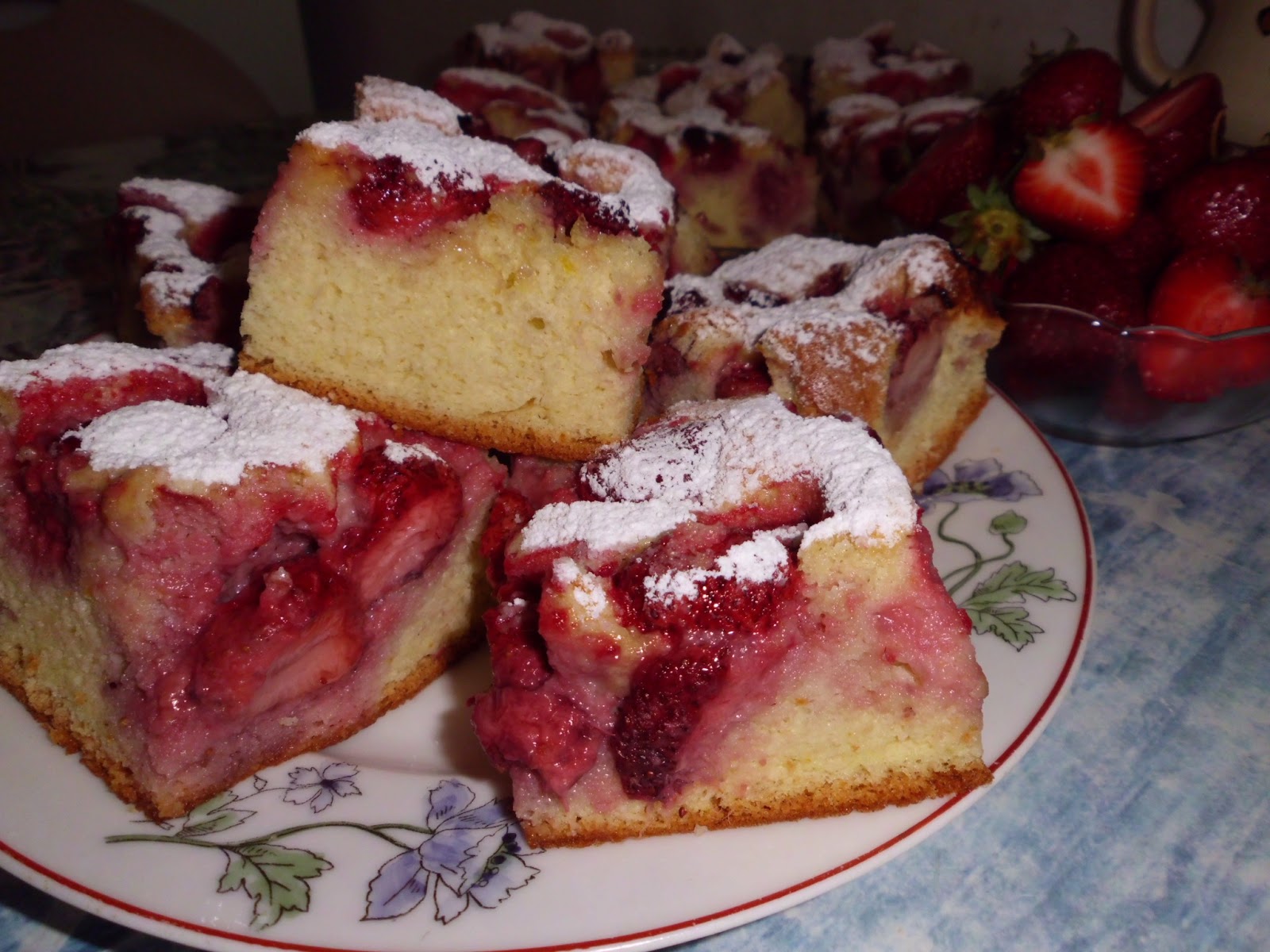 susu: Pandispan cu capsuni/visine