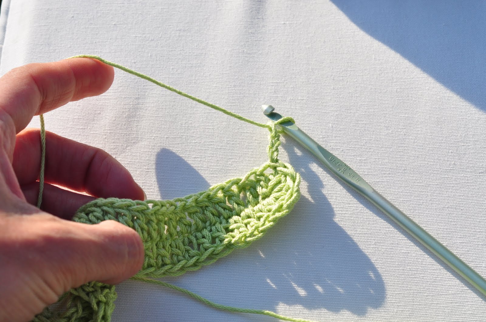 Aesthetic Nest: Crochet: Spring Frills Scarf (Tutorial)