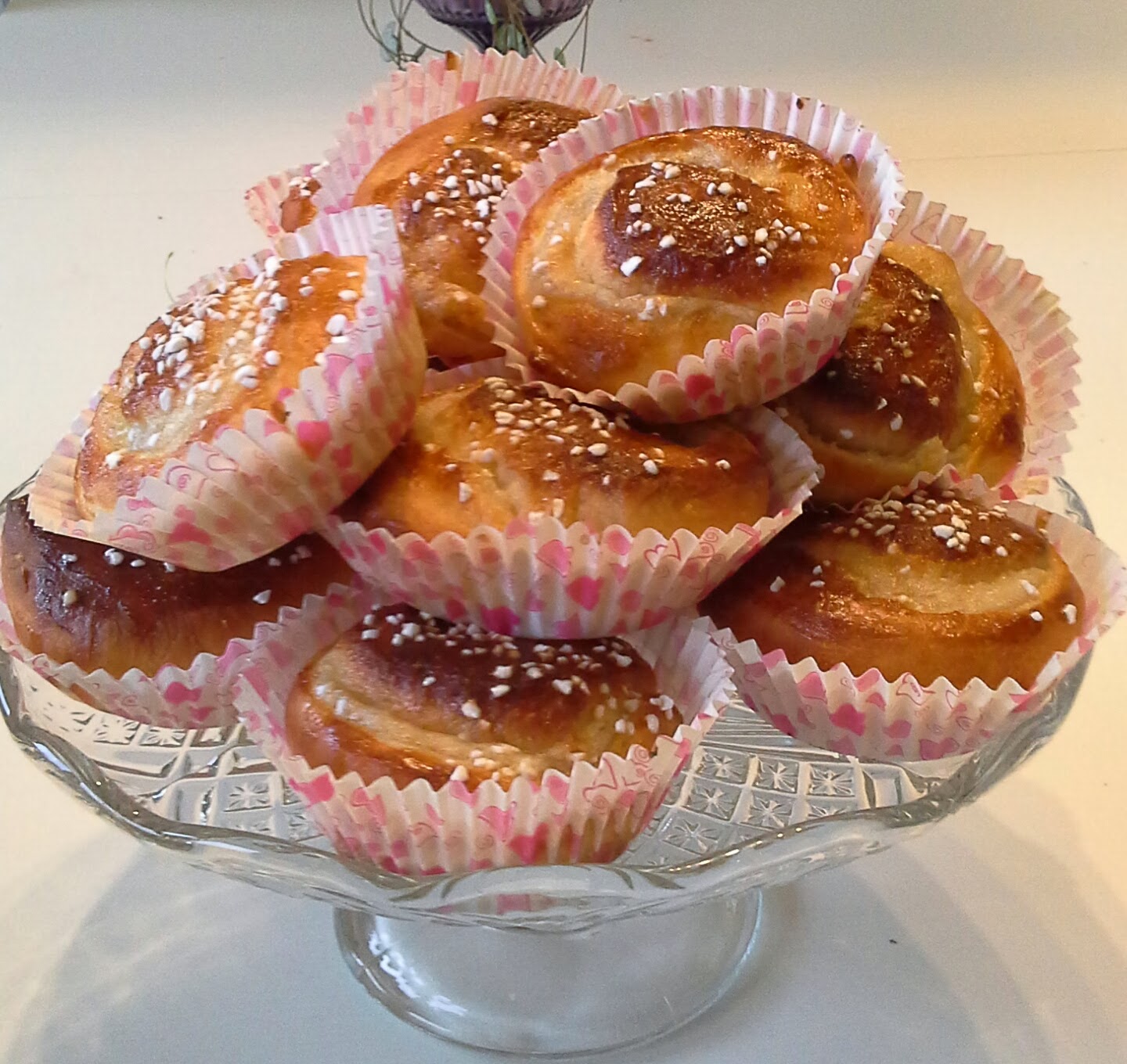 en kaka till: Enkla bullar med semlefyllning