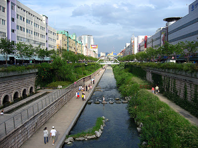 Sungai Cheonggyecheon (Seoul), Sungai Yang Indah Ini Dahulunya Kotor ...