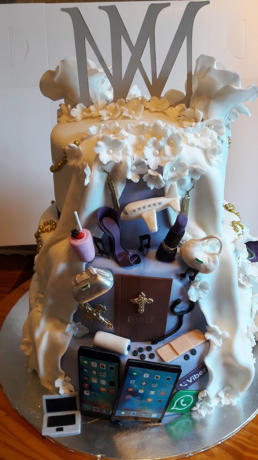 Welcome to Just Iced: Double sided wedding cake!