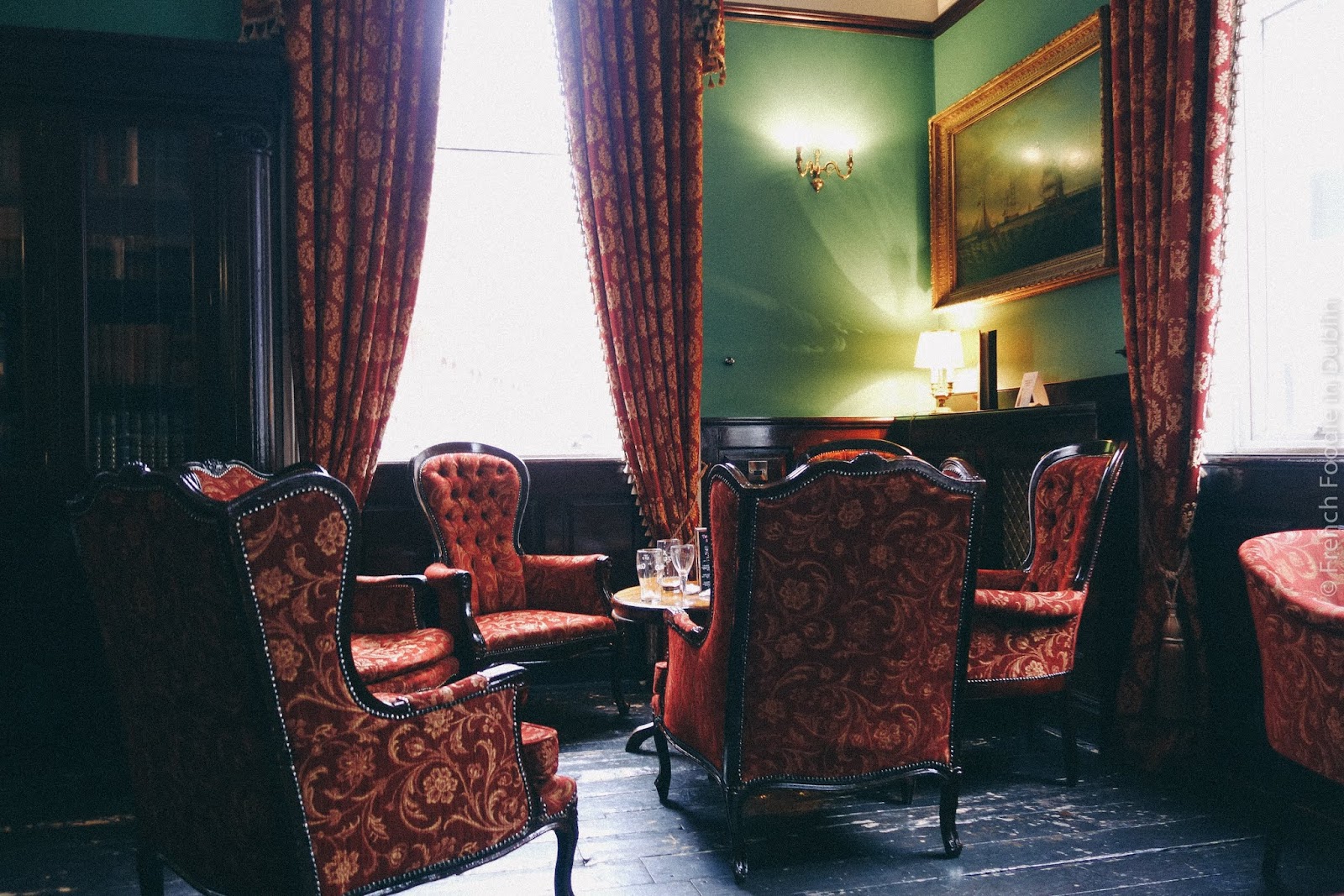 The Cosiest Bar in Dublin: The Library Bar | French Foodie in Dublin ...